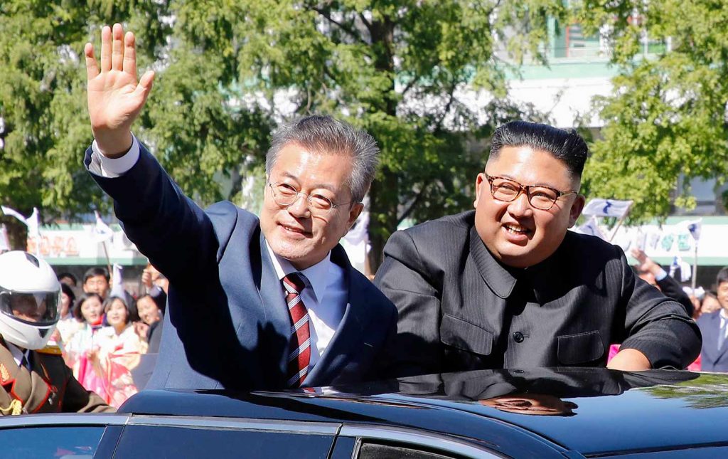moon-kim-waving-car-pyongyang-ap-img.jpg ｜ 保守速報